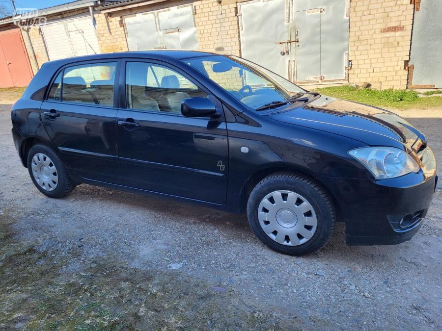 Black Toyota Corolla 2005 in Sirvintos, with an engine capacity of 1.40 L and mileage of 197 thousand km for 2550 €, photo 18 on AUTOMOTO.COM.LV