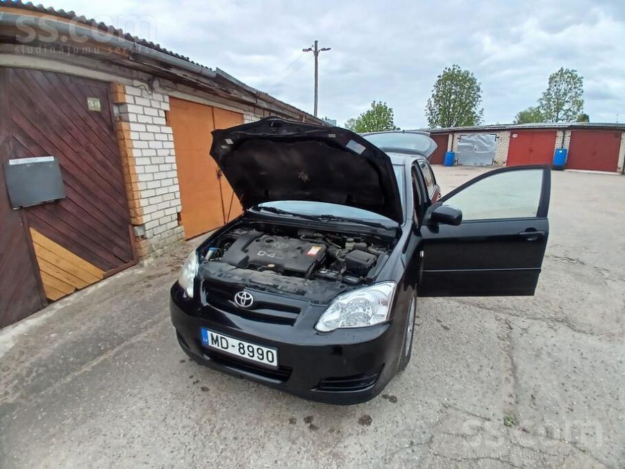 Black Toyota Corolla 2005 in Jelgava, with an engine capacity of 2.00 L and mileage of 330 thousand km for 1300 €, photo 4 on AUTOMOTO.COM.LV
