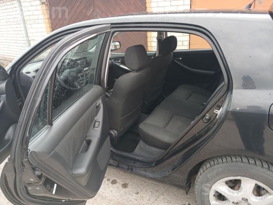 Black Toyota Corolla 2005 in Jelgava, with an engine capacity of 2.00 L and mileage of 330 thousand km for 1300 €, photo 5 on AUTOMOTO.COM.LV