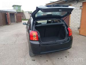 Black Toyota Corolla 2005 in Jelgava, with an engine capacity of 2.00 L and mileage of 330 thousand km for 1300 €, photo 6 on AUTOMOTO.COM.LV