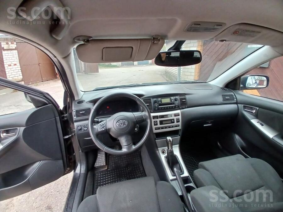 Black Toyota Corolla 2005 in Jelgava, with an engine capacity of 2.00 L and mileage of 330 thousand km for 1300 €, photo 7 on AUTOMOTO.COM.LV