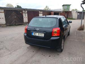 Black Toyota Corolla 2005 in Jelgava, with an engine capacity of 2.00 L and mileage of 330 thousand km for 1300 €, photo 9 on AUTOMOTO.COM.LV