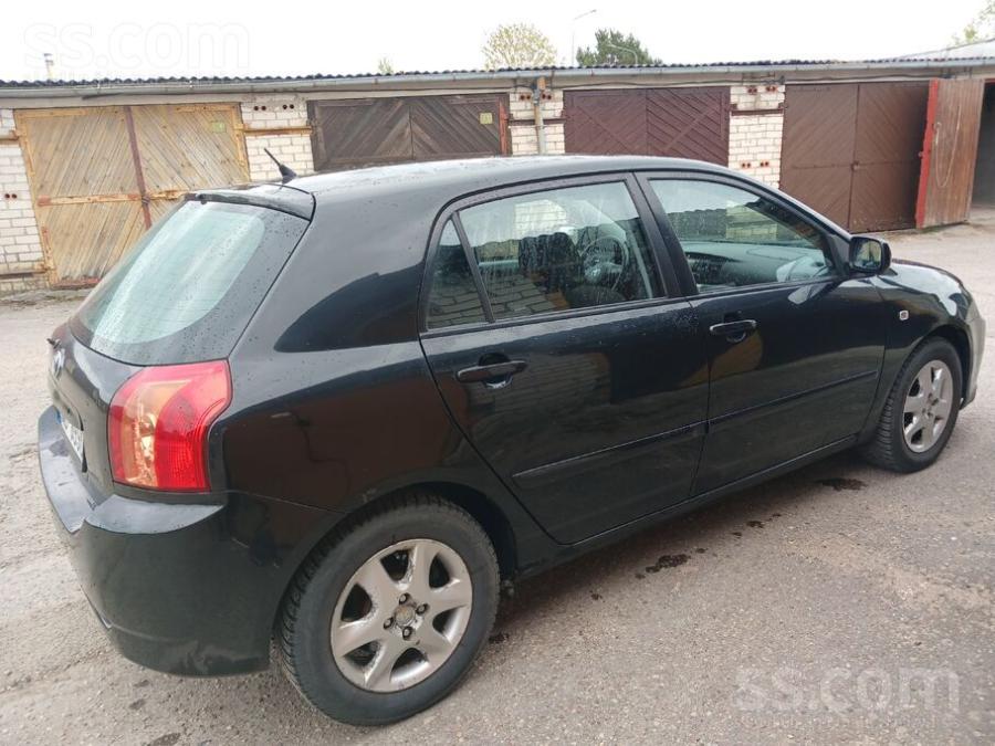 Black Toyota Corolla 2005 in Jelgava, with an engine capacity of 2.00 L and mileage of 330 thousand km for 1300 €, photo 10 on AUTOMOTO.COM.LV