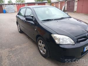 Black Toyota Corolla 2005 in Jelgava, with an engine capacity of 2.00 L and mileage of 330 thousand km for 1300 €, photo 11 on AUTOMOTO.COM.LV