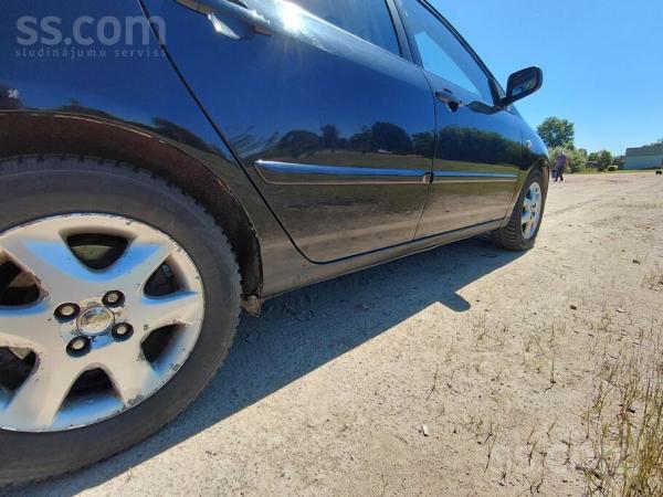 Black Toyota Corolla 2005 in Jelgava, with an engine capacity of 2.00 L and mileage of 330 thousand km for 1150 €, photo 6 on AUTOMOTO.COM.LV