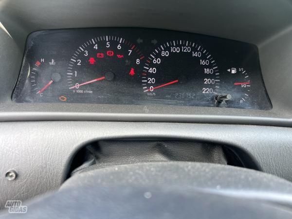 Black Toyota Corolla 2005 in Vilnius, with an engine capacity of 1.60 L and mileage of 237 thousand km for 450 €, photo 7 on AUTOMOTO.COM.LV
