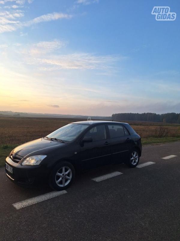 Black Toyota Corolla 2005 in Telschi, with an engine capacity of 2.00 L and mileage of 329 thousand km for 1600 €, photo 3 on AUTOMOTO.COM.LV