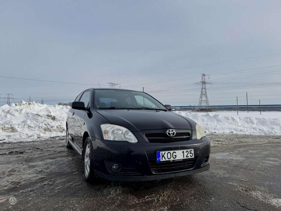 Black Toyota Corolla 2006 in Panevezys, with an engine capacity of 2.00 L and mileage of 212 thousand km for 1350 €, photo 3 on AUTOMOTO.COM.LV