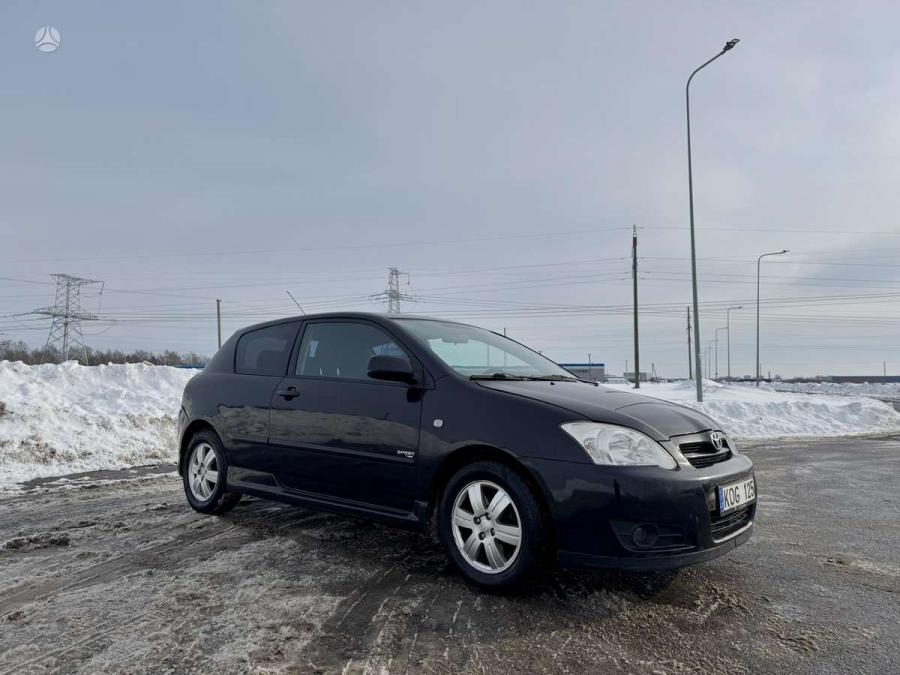 Black Toyota Corolla 2006 in Panevezys, with an engine capacity of 2.00 L and mileage of 212 thousand km for 1350 €, photo 4 on AUTOMOTO.COM.LV