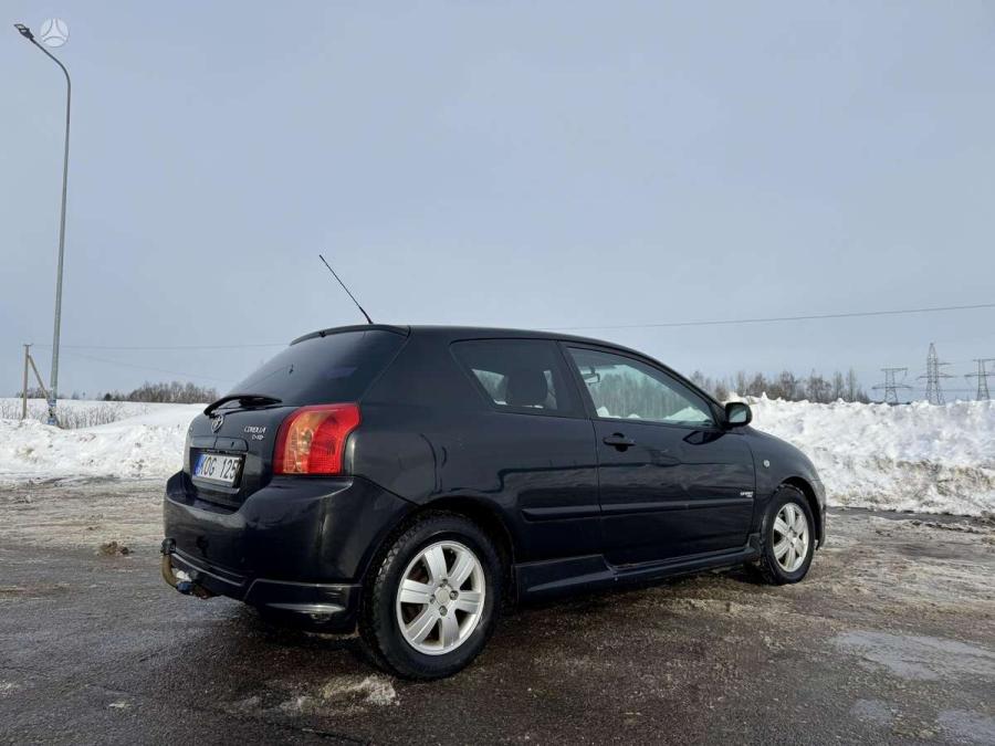 Black Toyota Corolla 2006 in Panevezys, with an engine capacity of 2.00 L and mileage of 212 thousand km for 1350 €, photo 5 on AUTOMOTO.COM.LV