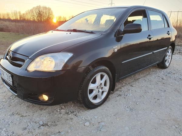 Black Toyota Corolla 2006 in Siauliai, with an engine capacity of 1.40 L and mileage of 230 thousand km for 1850 €, photo 1 on AUTOMOTO.COM.LV