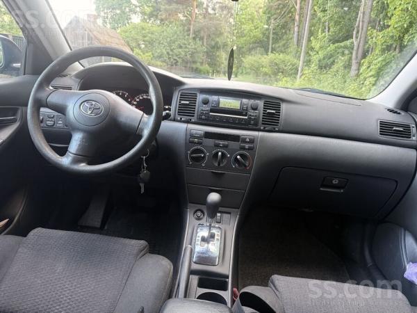 Black Toyota Corolla 2006 in Riga, with an engine capacity of 1.40 L and mileage of 236 thousand km for 2200 €, photo 5 on AUTOMOTO.COM.LV