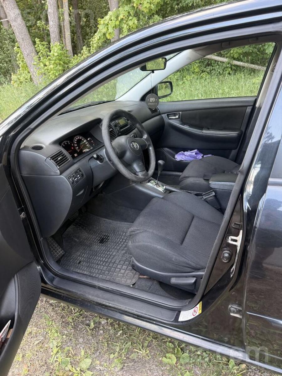 Black Toyota Corolla 2006 in Riga, with an engine capacity of 1.40 L and mileage of 236 thousand km for 2200 €, photo 7 on AUTOMOTO.COM.LV