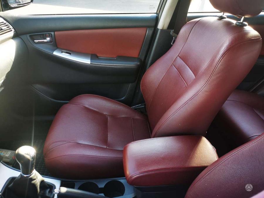 Melns Toyota Corolla 2006 Viļņa, ar dzinēja tilpumu 2.00 L un nobraukumu 308 tūkst. km par 1600 €, foto 3 vietnē AUTOMOTO.COM.LV