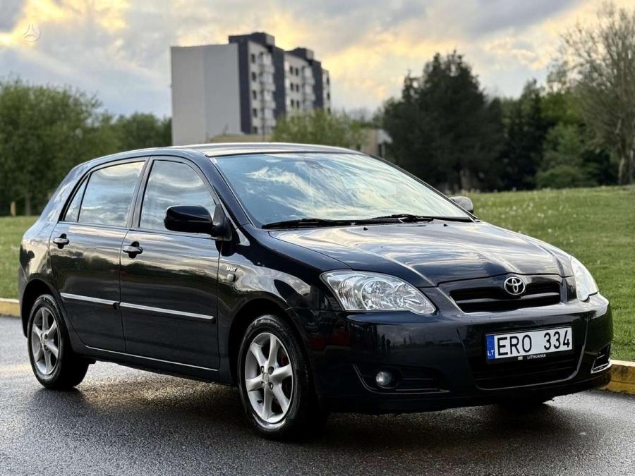 Melns Toyota Corolla 2006 Kauņa, ar dzinēja tilpumu 1.36 L un nobraukumu 287 tūkst. km par 2750 €, foto 1 vietnē AUTOMOTO.COM.LV