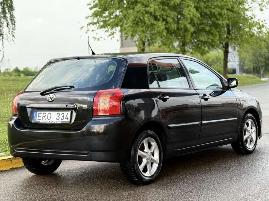 Melns Toyota Corolla 2006 Kauņa, ar dzinēja tilpumu 1.36 L un nobraukumu 287 tūkst. km par 2750 €, foto 4 vietnē AUTOMOTO.COM.LV