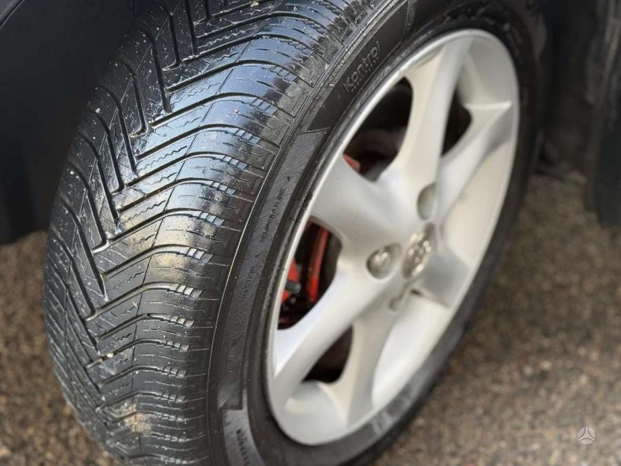 Melns Toyota Corolla 2006 Kauņa, ar dzinēja tilpumu 1.36 L un nobraukumu 287 tūkst. km par 2750 €, foto 7 vietnē AUTOMOTO.COM.LV