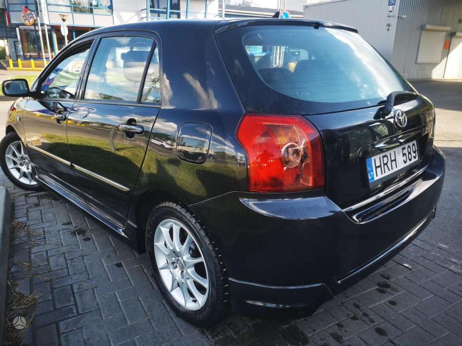 Black Toyota Corolla 2006 in Vilnius, with an engine capacity of 2.00 L and mileage of 315 thousand km for 1600 €, photo 3 on AUTOMOTO.COM.LV