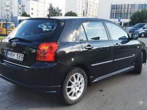 Black Toyota Corolla 2006 in Vilnius, with an engine capacity of 2.00 L and mileage of 315 thousand km for 1600 €, photo 16 on AUTOMOTO.COM.LV