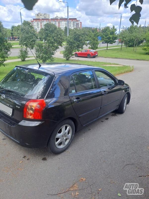 Black Toyota Corolla 2006 in Vilnius, with an engine capacity of 2.00 L and mileage of 305 thousand km for 1750 €, photo 3 on AUTOMOTO.COM.LV