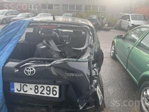 Melns Toyota Corolla 2006 Rīga, ar dzinēja tilpumu 1.40 L un nobraukumu 250 tūkst. km par 500 €, foto 5 vietnē AUTOMOTO.COM.LV