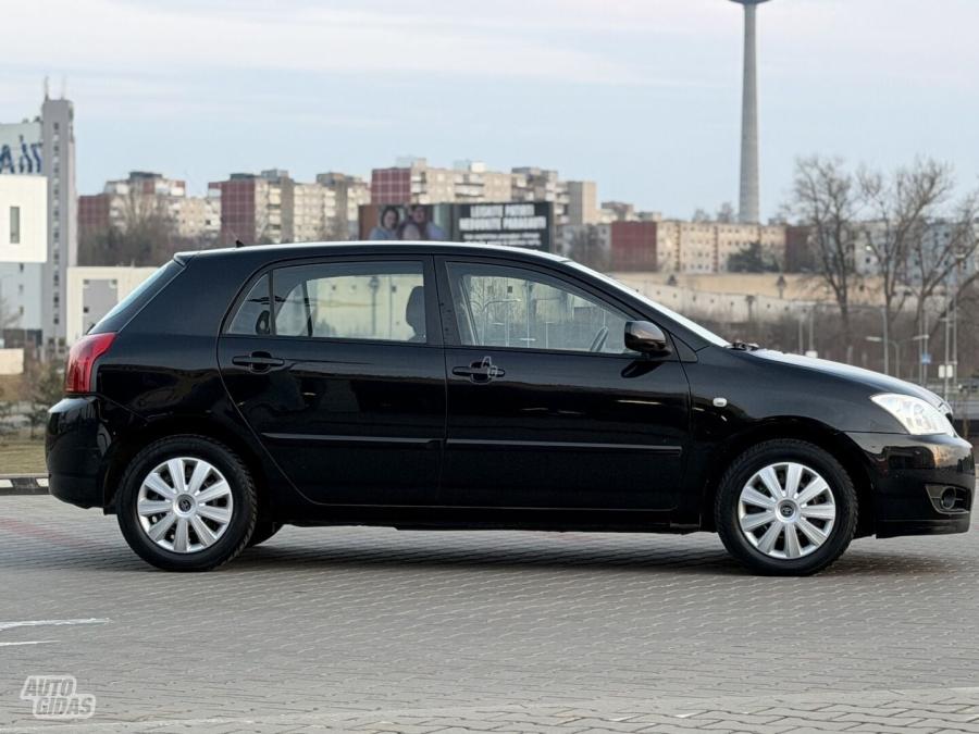 Melns Toyota Corolla 2007 Viļņa, ar dzinēja tilpumu 1.40 L un nobraukumu 180 tūkst. km par 2000 €, foto 5 vietnē AUTOMOTO.COM.LV