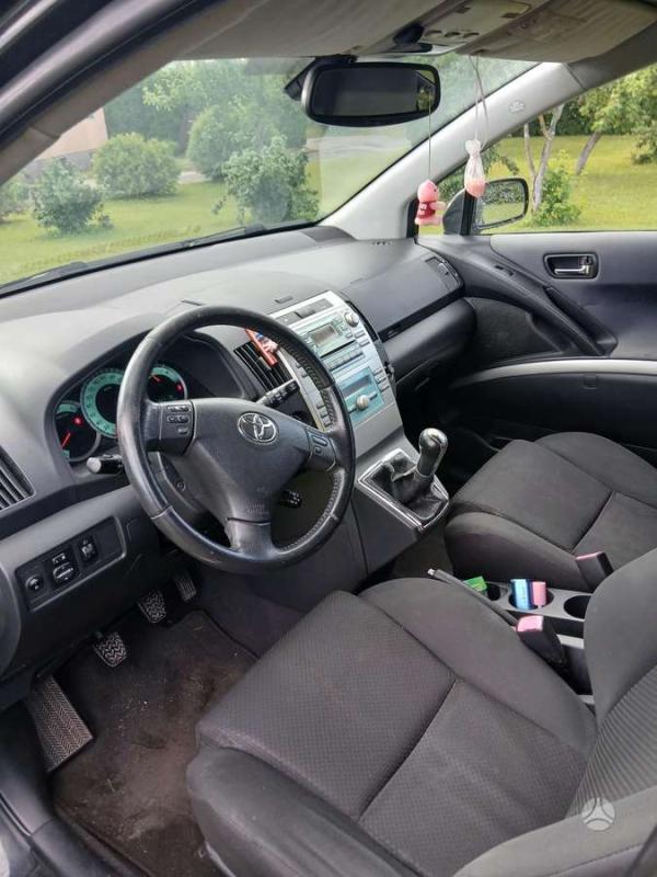 Black Toyota Corolla 2019 in Silale, with an engine capacity of 2.20 L and mileage of 284 thousand km for 1250 €, photo 2 on AUTOMOTO.COM.LV