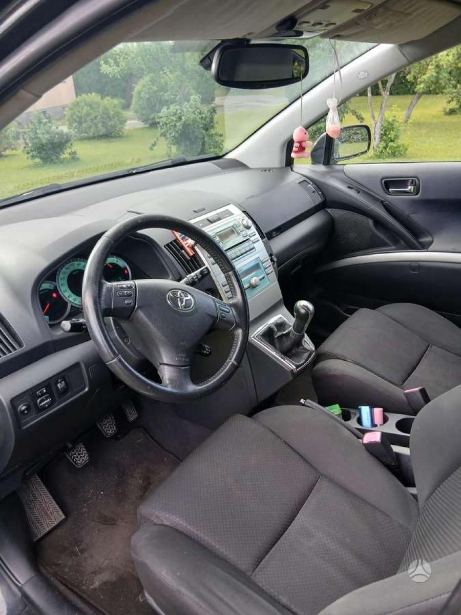 Black Toyota Corolla 2019 in Silale, with an engine capacity of 2.20 L and mileage of 284 thousand km for 1250 €, photo 3 on AUTOMOTO.COM.LV