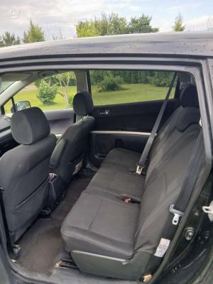 Black Toyota Corolla 2019 in Silale, with an engine capacity of 2.20 L and mileage of 284 thousand km for 1250 €, photo 4 on AUTOMOTO.COM.LV