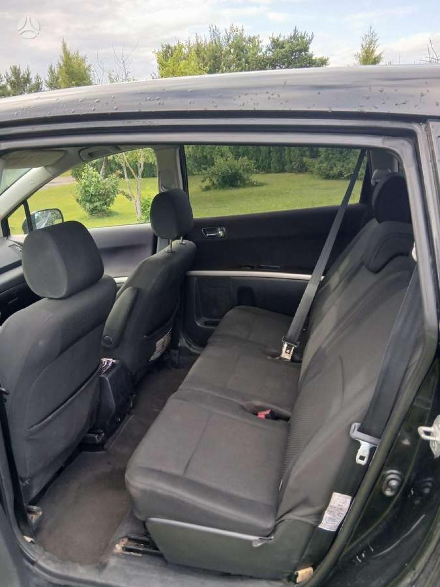 Black Toyota Corolla 2019 in Silale, with an engine capacity of 2.20 L and mileage of 284 thousand km for 1250 €, photo 4 on AUTOMOTO.COM.LV