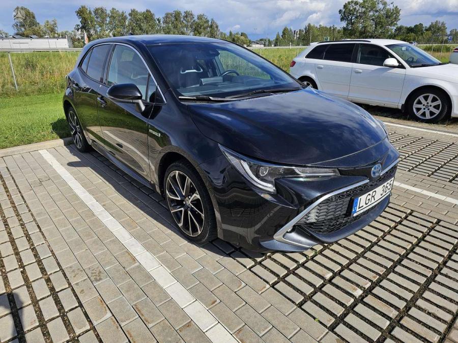 Melns Toyota Corolla 2019 Viļņa, ar dzinēja tilpumu 1.99 L un nobraukumu 128 tūkst. km par 18000 €, foto 3 vietnē AUTOMOTO.COM.LV