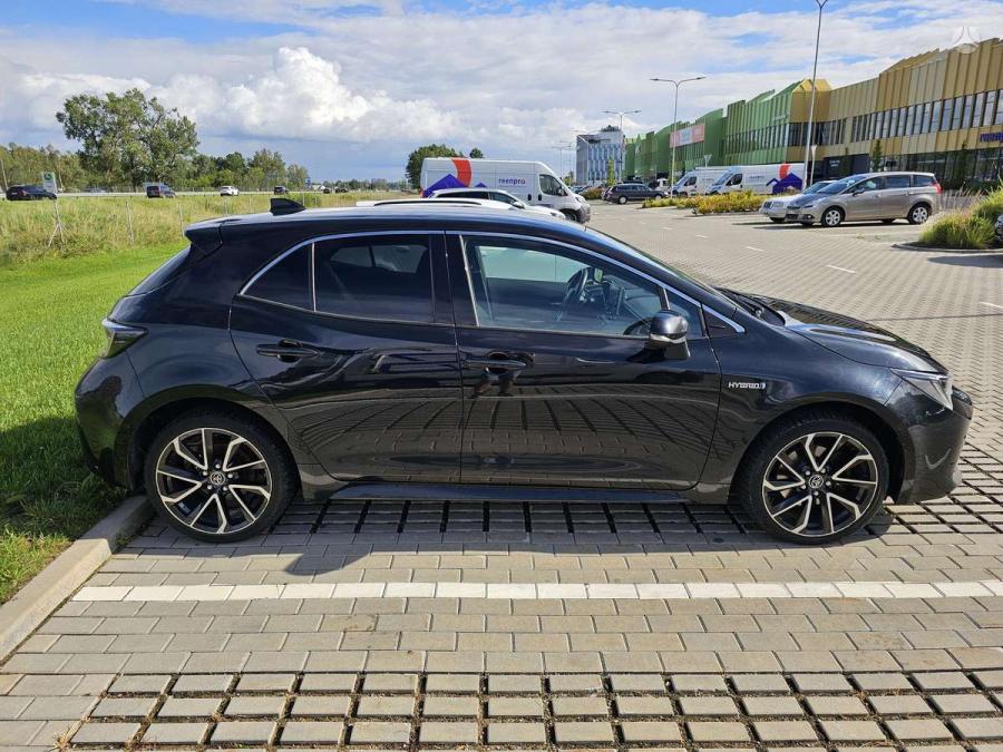 Melns Toyota Corolla 2019 Viļņa, ar dzinēja tilpumu 1.99 L un nobraukumu 128 tūkst. km par 18000 €, foto 5 vietnē AUTOMOTO.COM.LV