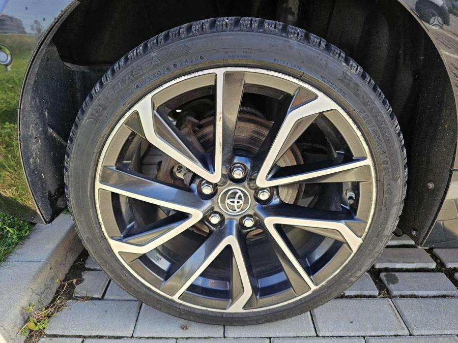 Melns Toyota Corolla 2019 Viļņa, ar dzinēja tilpumu 1.99 L un nobraukumu 128 tūkst. km par 18000 €, foto 12 vietnē AUTOMOTO.COM.LV
