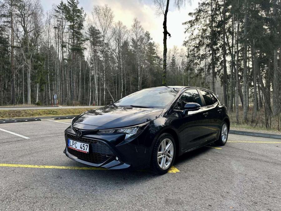 Black Toyota Corolla 2020 in Klaipeda, with an engine capacity of 1.20 L and mileage of 51 thousand km for 14950 €, photo 1 on AUTOMOTO.COM.LV