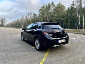 Black Toyota Corolla 2020 in Klaipeda, with an engine capacity of 1.20 L and mileage of 51 thousand km for 14950 €, photo 3 on AUTOMOTO.COM.LV