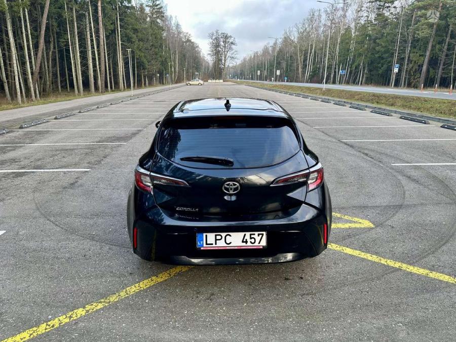 Black Toyota Corolla 2020 in Klaipeda, with an engine capacity of 1.20 L and mileage of 51 thousand km for 14950 €, photo 4 on AUTOMOTO.COM.LV