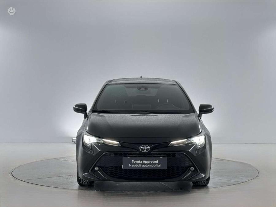 Black Toyota Corolla 2020 in Vilnius, with an engine capacity of 1.20 L and mileage of 157 thousand km for 13900 €, photo 5 on AUTOMOTO.COM.LV