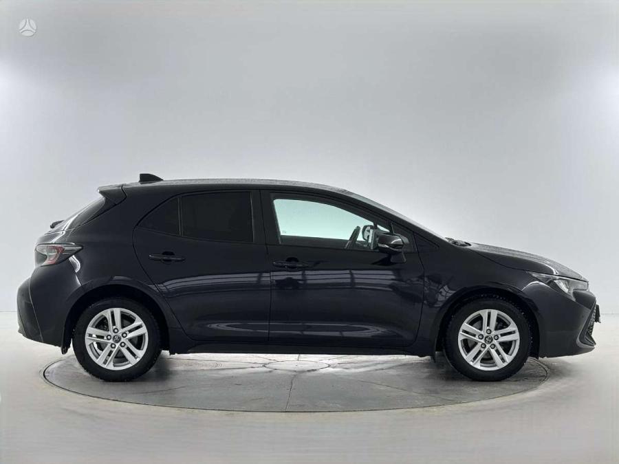 Black Toyota Corolla 2020 in Vilnius, with an engine capacity of 1.20 L and mileage of 157 thousand km for 13900 €, photo 15 on AUTOMOTO.COM.LV