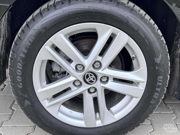 Black Toyota Corolla 2020 in Vilnius, with an engine capacity of 1.80 L and mileage of 196 thousand km for 15500 €, photo 9 on AUTOMOTO.COM.LV