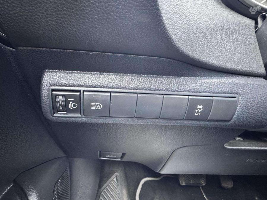 Black Toyota Corolla 2020 in Vilnius, with an engine capacity of 1.80 L and mileage of 196 thousand km for 15500 €, photo 20 on AUTOMOTO.COM.LV