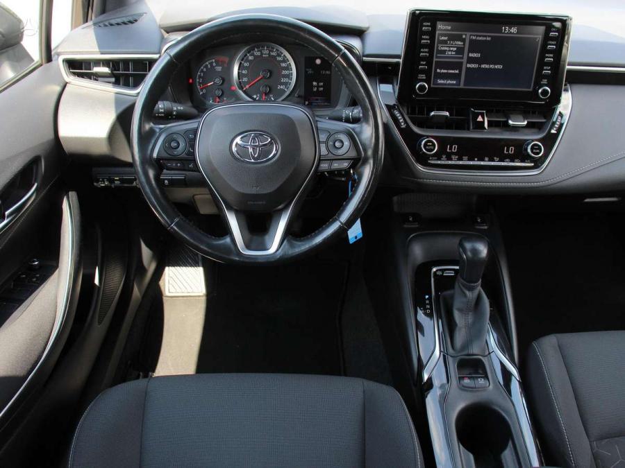 Black Toyota Corolla 2020 in Vilnius, with an engine capacity of 1.20 L and mileage of 103 thousand km for 14950 €, photo 7 on AUTOMOTO.COM.LV