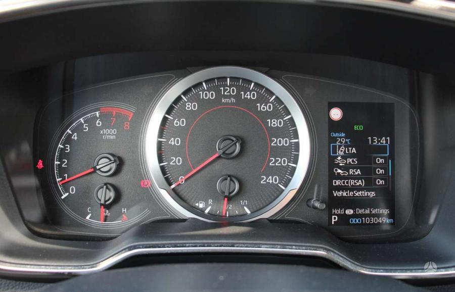 Black Toyota Corolla 2020 in Vilnius, with an engine capacity of 1.20 L and mileage of 103 thousand km for 14950 €, photo 8 on AUTOMOTO.COM.LV