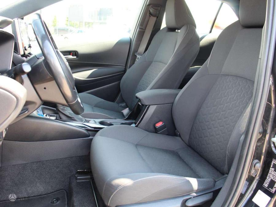 Black Toyota Corolla 2020 in Vilnius, with an engine capacity of 1.20 L and mileage of 103 thousand km for 14950 €, photo 14 on AUTOMOTO.COM.LV