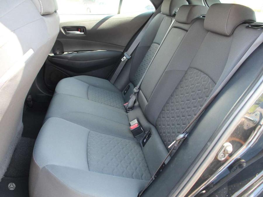 Black Toyota Corolla 2020 in Vilnius, with an engine capacity of 1.20 L and mileage of 103 thousand km for 14950 €, photo 16 on AUTOMOTO.COM.LV