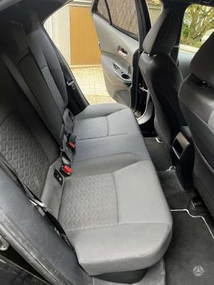 Melns Toyota Corolla 2020 Viļņa, ar dzinēja tilpumu 1.80 L un nobraukumu 115 tūkst. km par 14000 €, foto 12 vietnē AUTOMOTO.COM.LV