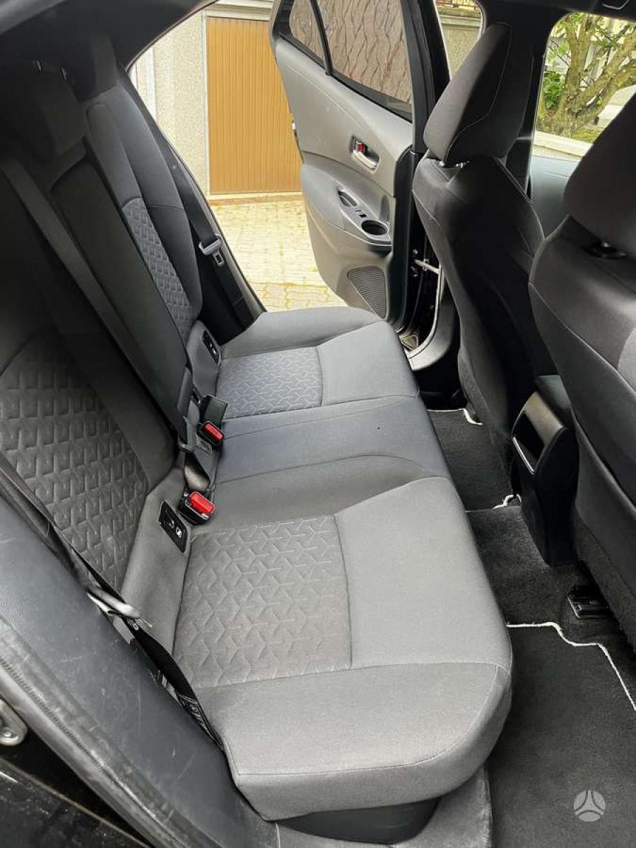 Melns Toyota Corolla 2020 Viļņa, ar dzinēja tilpumu 1.80 L un nobraukumu 115 tūkst. km par 14000 €, foto 12 vietnē AUTOMOTO.COM.LV