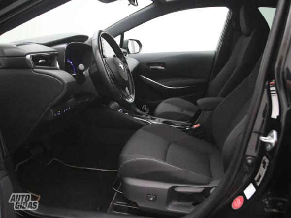 Black Toyota Corolla 2021 in Vilnius, with an engine capacity of 1.80 L and mileage of 57 thousand km for 18499 €, photo 4 on AUTOMOTO.COM.LV