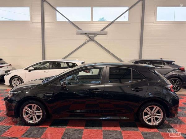 Black Toyota Corolla 2021 in Vilnius, with an engine capacity of 1.80 L and mileage of 188 thousand km for 14950 €, photo 3 on AUTOMOTO.COM.LV