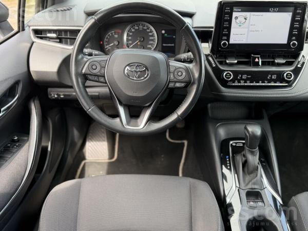 Black Toyota Corolla 2021 in Riga, with an engine capacity of 1.80 L and mileage of 195 thousand km for 14950 €, photo 4 on AUTOMOTO.COM.LV