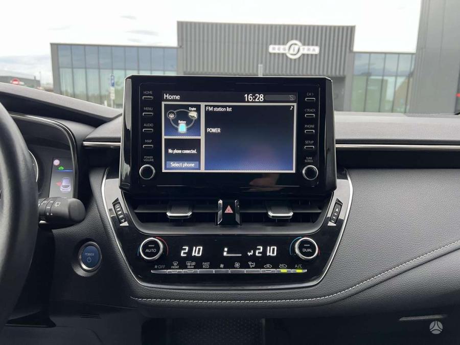 Melns Toyota Corolla 2021 Šauļi, ar dzinēja tilpumu 1.80 L un nobraukumu 52 tūkst. km par 17900 €, foto 16 vietnē AUTOMOTO.COM.LV